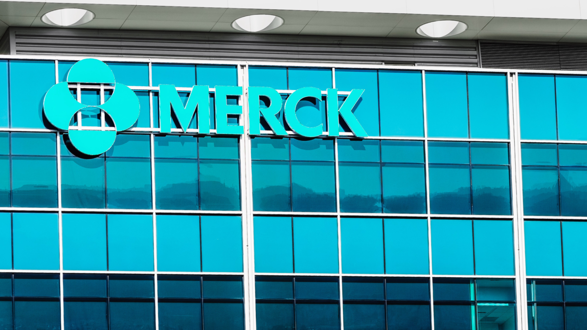 Merck, Pfizer Wade into a New World for Vaccines - The Daily Upside