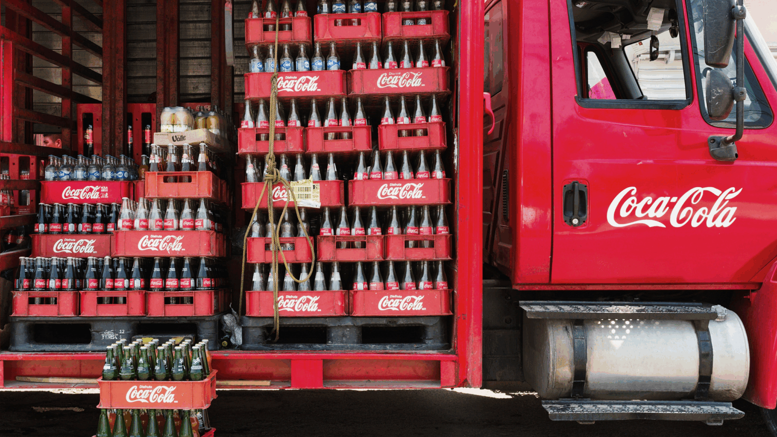 Coca-Cola Sees Glass Half Full Even as Trade War Drains Fizz From Pop ...