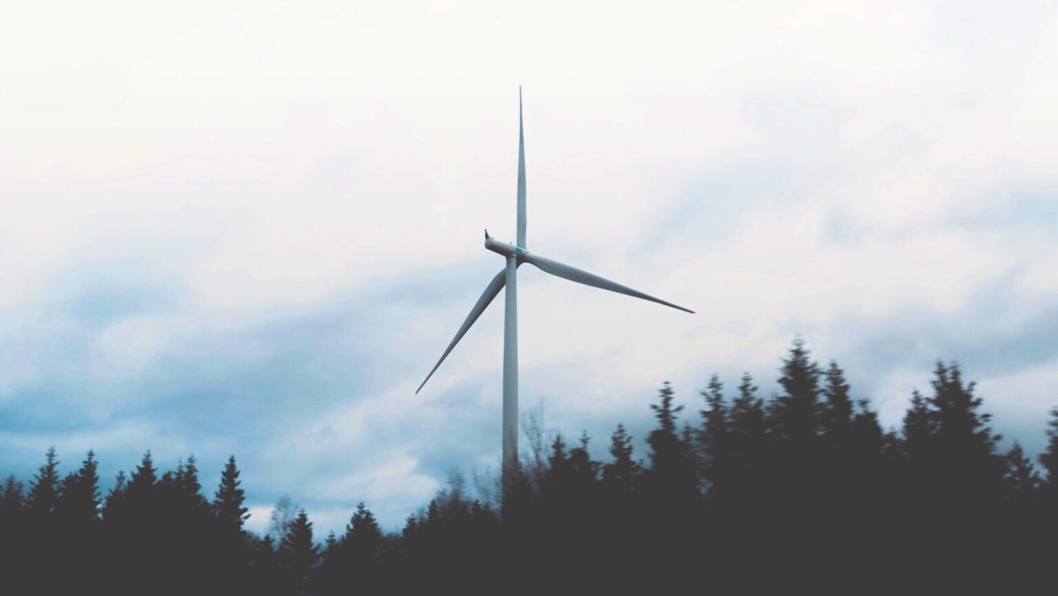 US Policy Whirlwind Threatens Clean Energy ETF Rebound