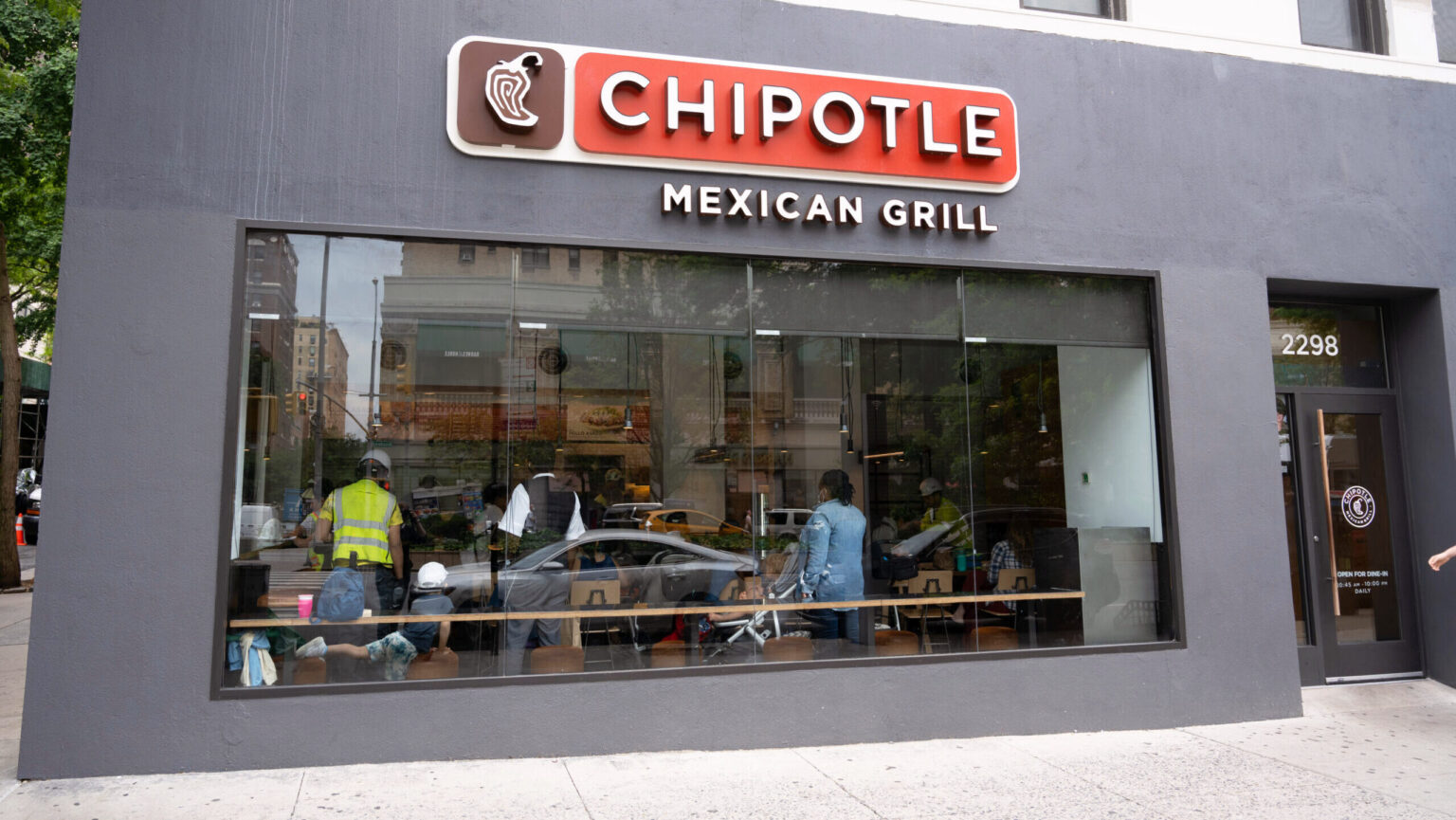 Chipotle Struggles as Customers Skip the Guac - The Daily Upside